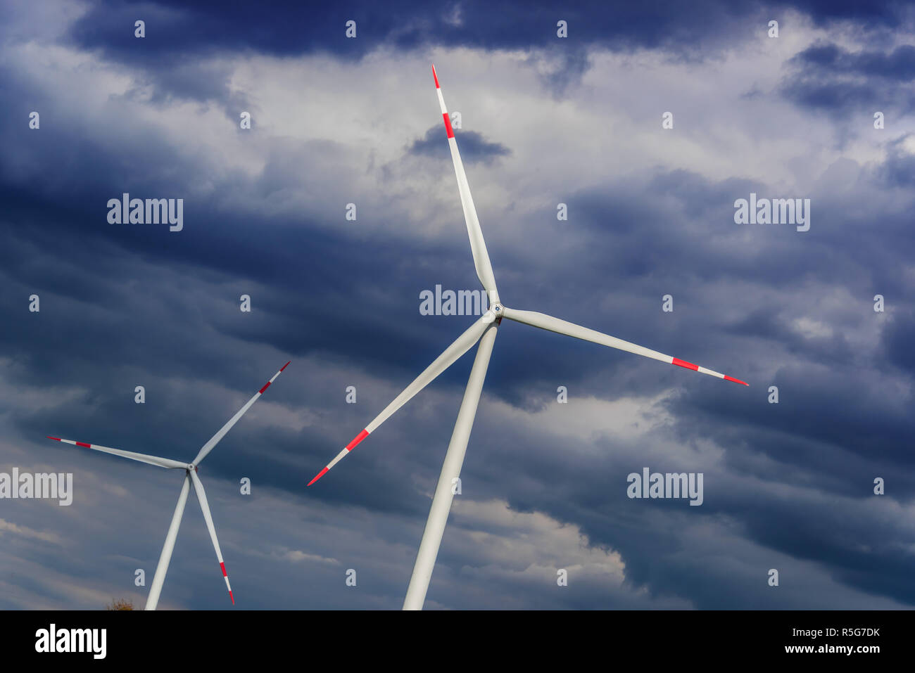 Wind turbines farm. Windmill Stock Photo - Alamy