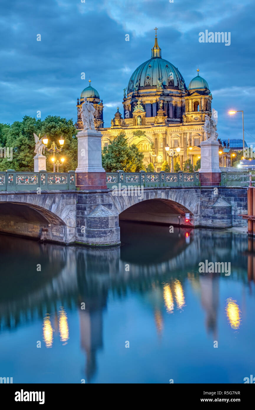 Berliner dome castle bridge hi-res stock photography and images - Alamy
