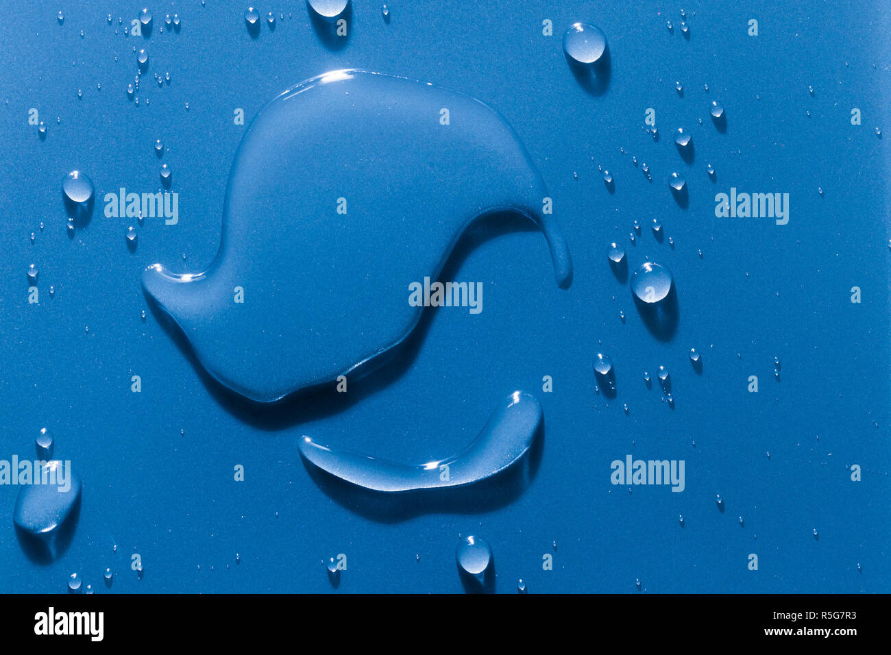 Large and small water droplets viewed from above Stock Photo - Alamy