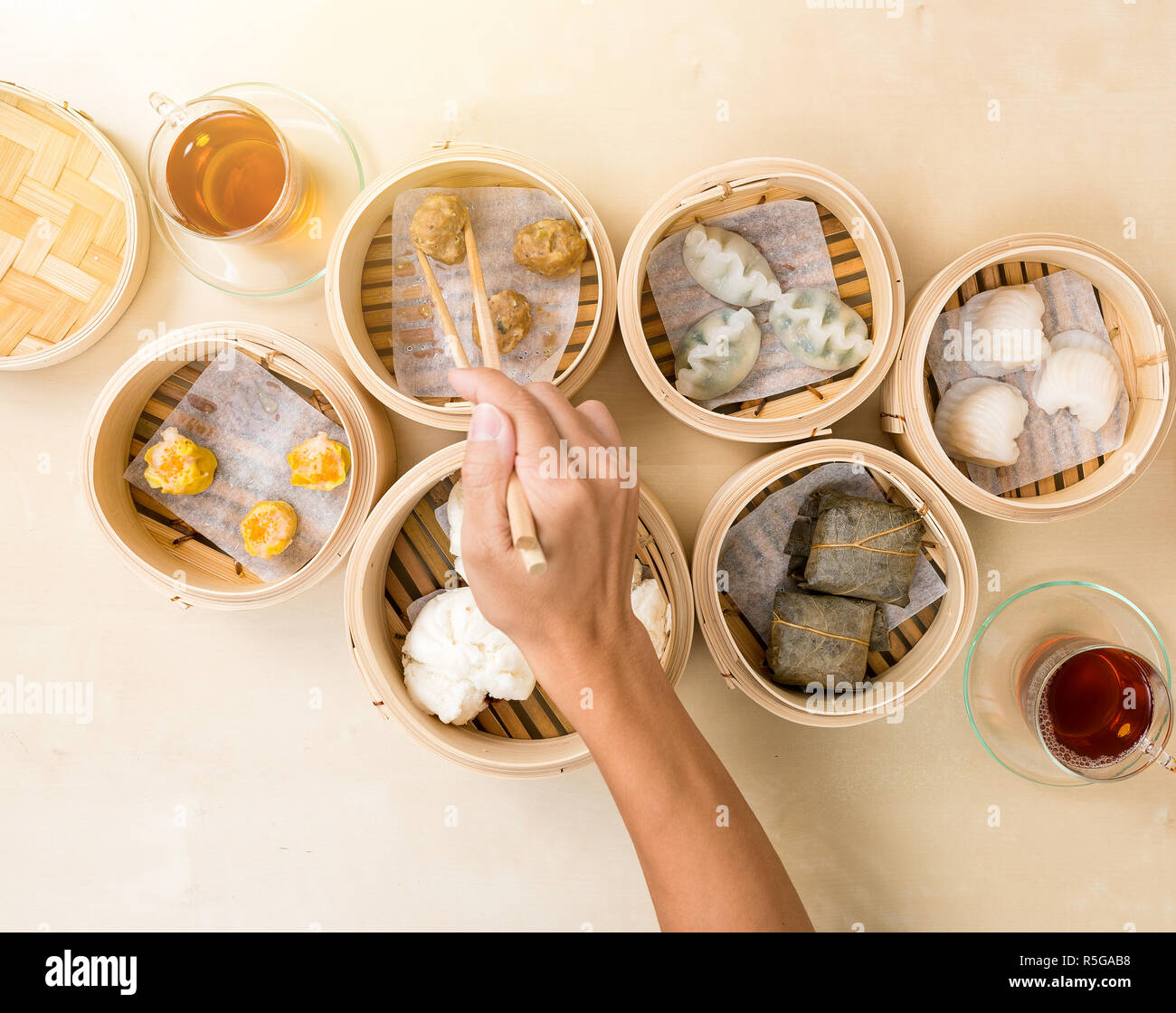 Dim sum containers hi-res stock photography and images - Alamy