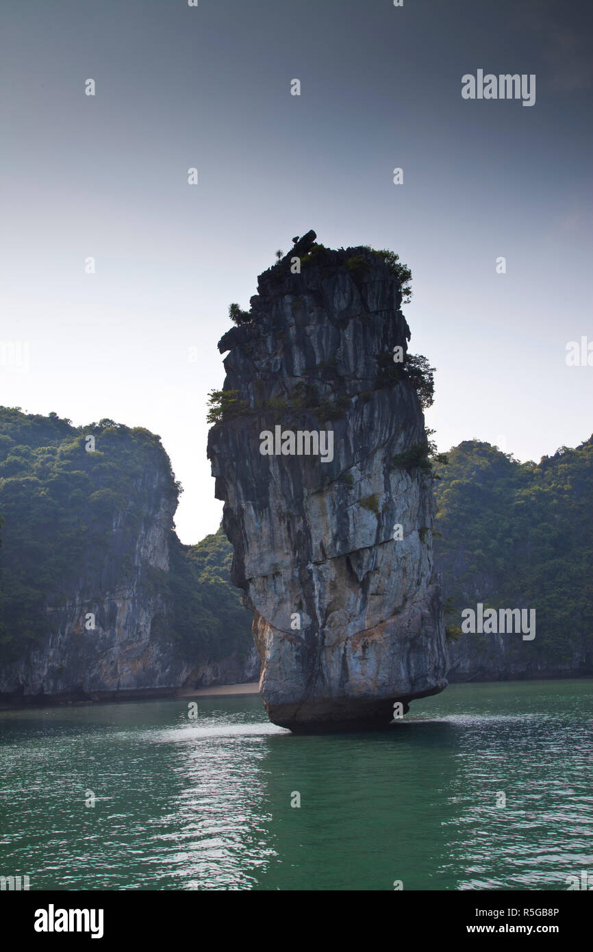 Karst rock island in Halong Bay, Vietnam Stock Photo - Alamy