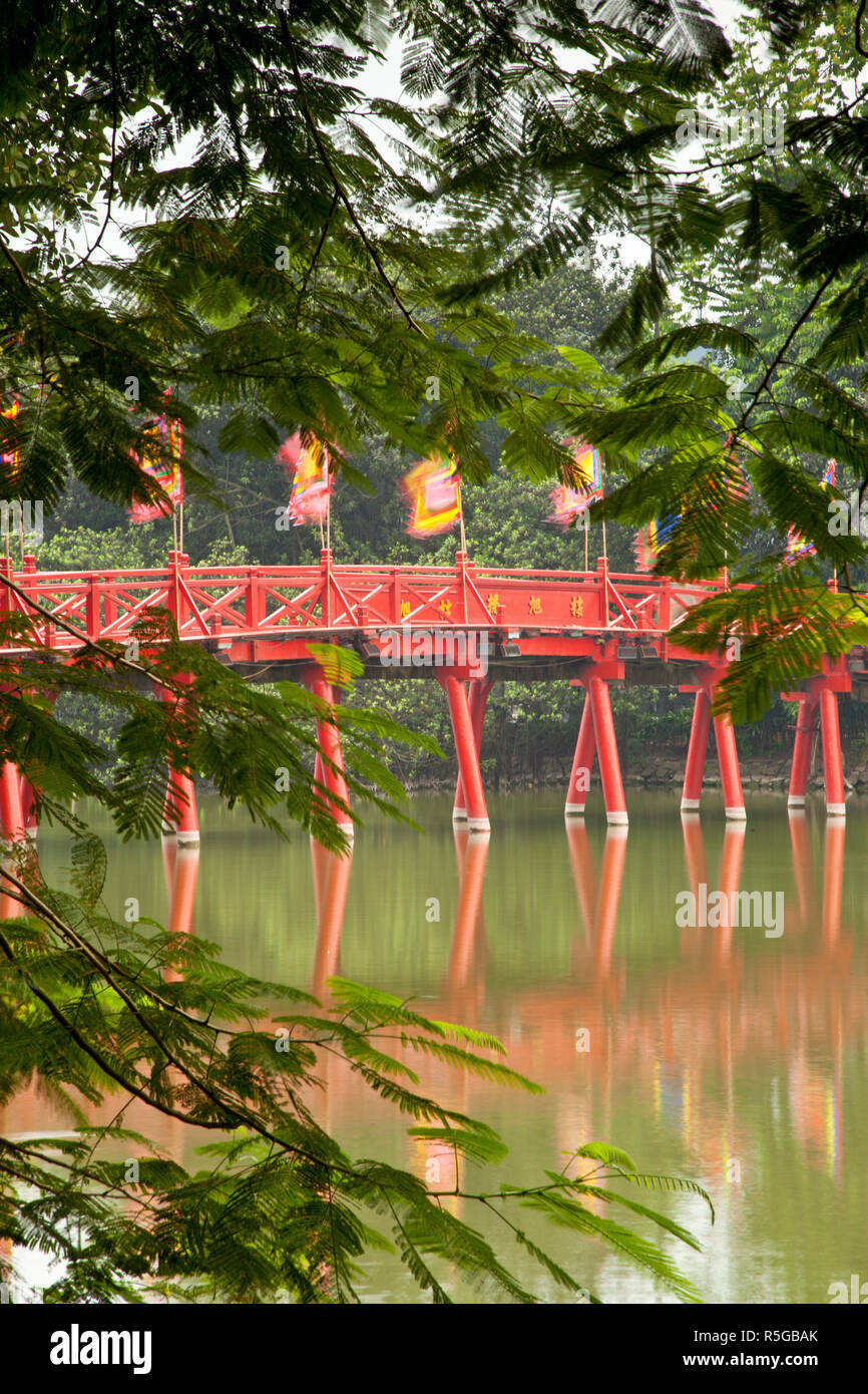 Huc Bridge, Hoan Kiem Lake, Hanoi, Vietnam Stock Photo - Alamy
