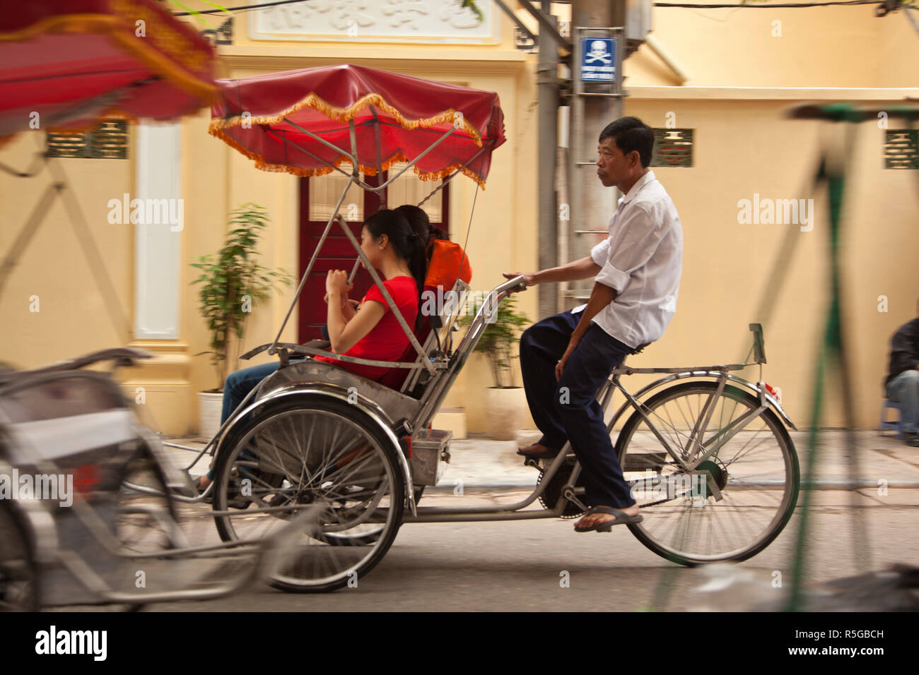 Rickshaw hanoi vietnam hi-res stock photography and images - Alamy