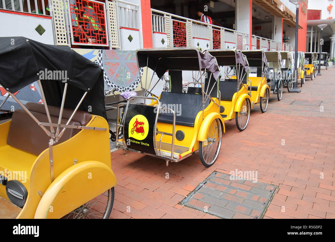 Singapore rickshaw hi-res stock photography and images - Alamy