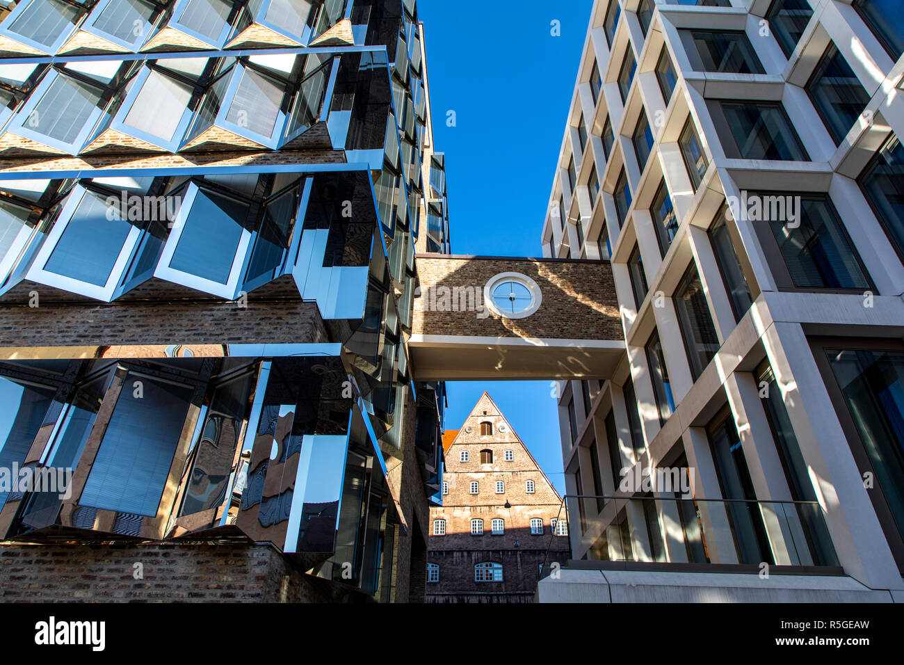 Modern stone structure hi-res stock photography and images - Alamy