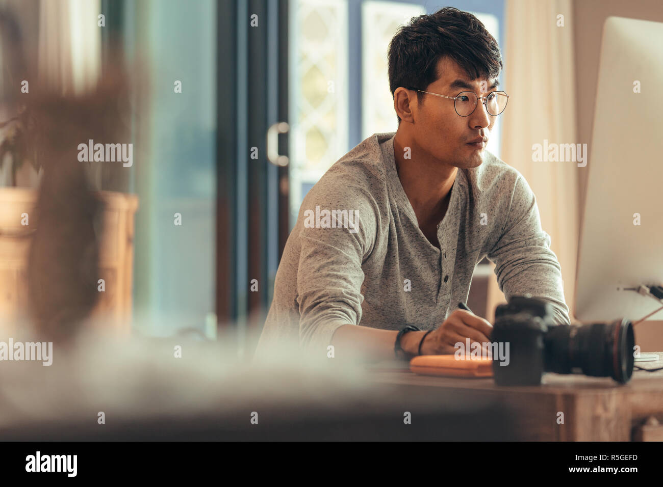 Professional photoshoot hi-res stock photography and images - Alamy