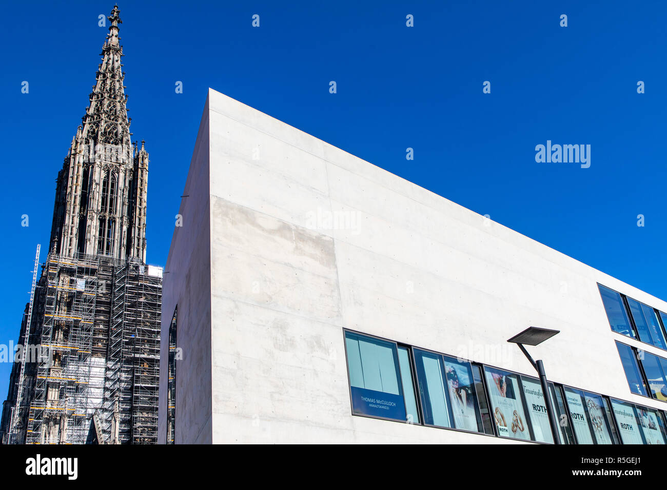 Modern business building, on Muensterplatz, church tower of Ulm ...