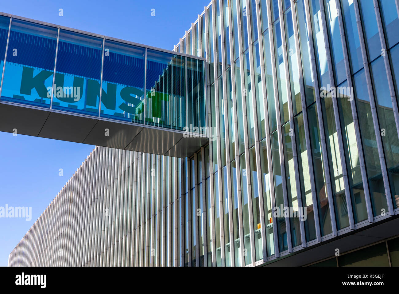 Kunsthalle Ulm, modern Art museum, Ulm Cathedral church tower Stock ...