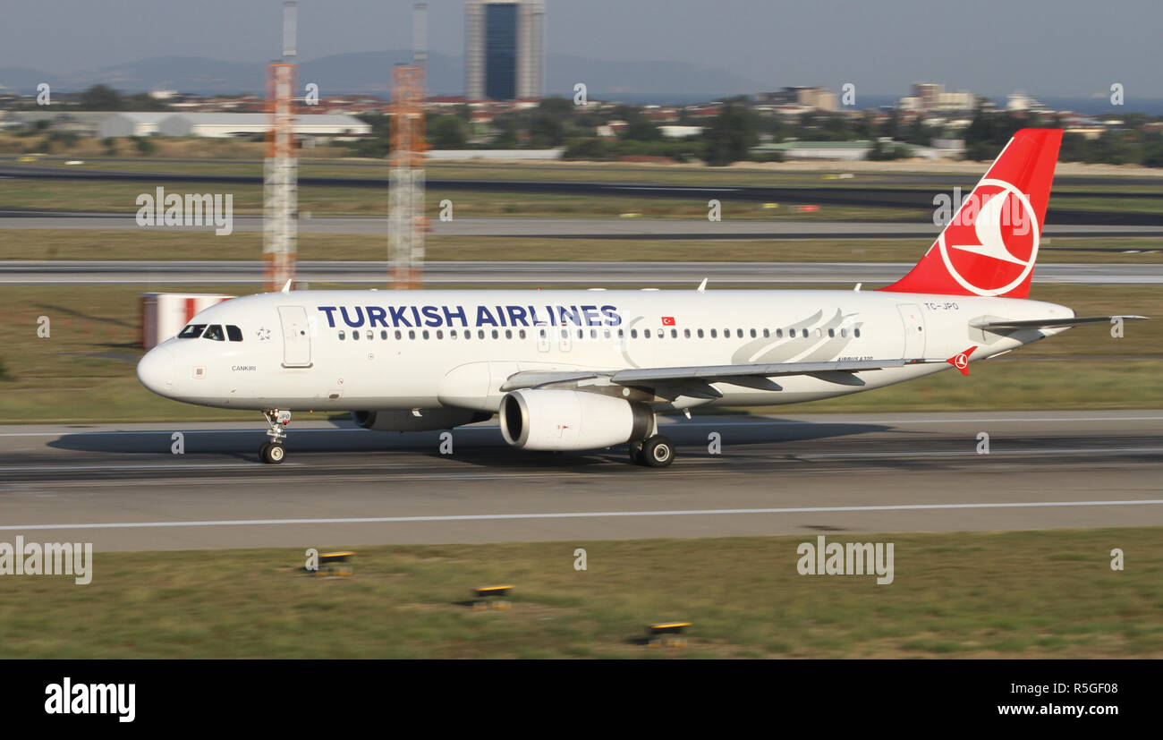ISTANBUL, TURKEY - AUGUST 05, 2018: Turkish Airlines Airbus A320-232 ...