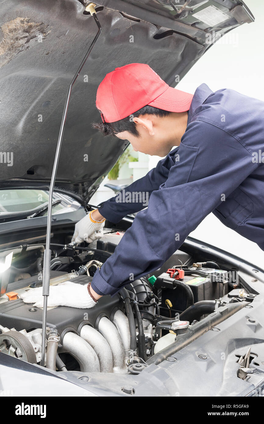 Auto mechanic check engine car Stock Photo - Alamy