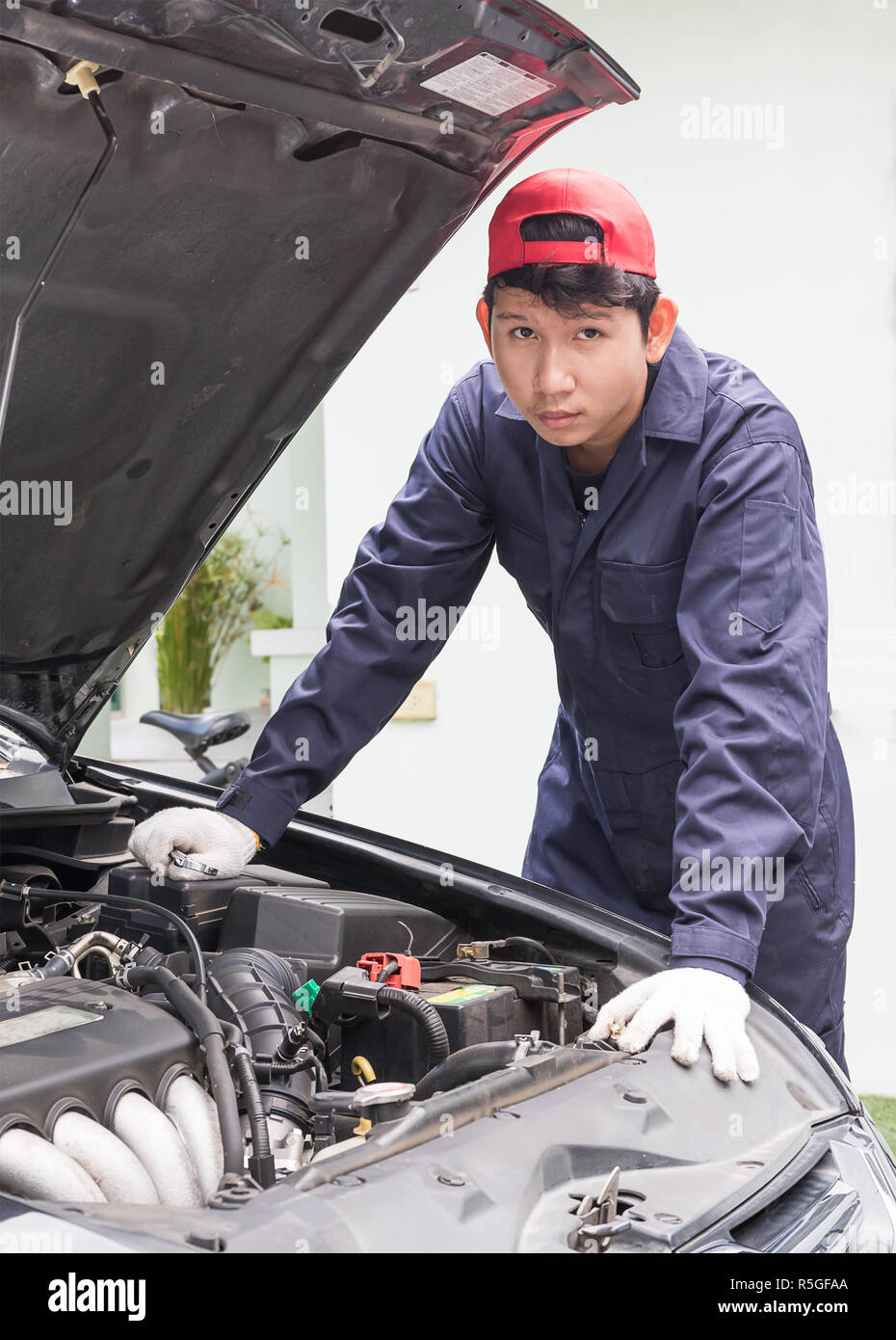 Auto mechanic check engine car Stock Photo - Alamy
