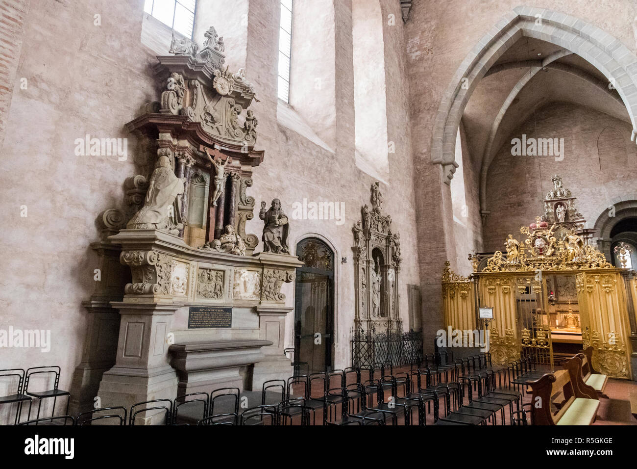 Trier, Germany. Inside the High Cathedral of Saint Peter (Hohe ...