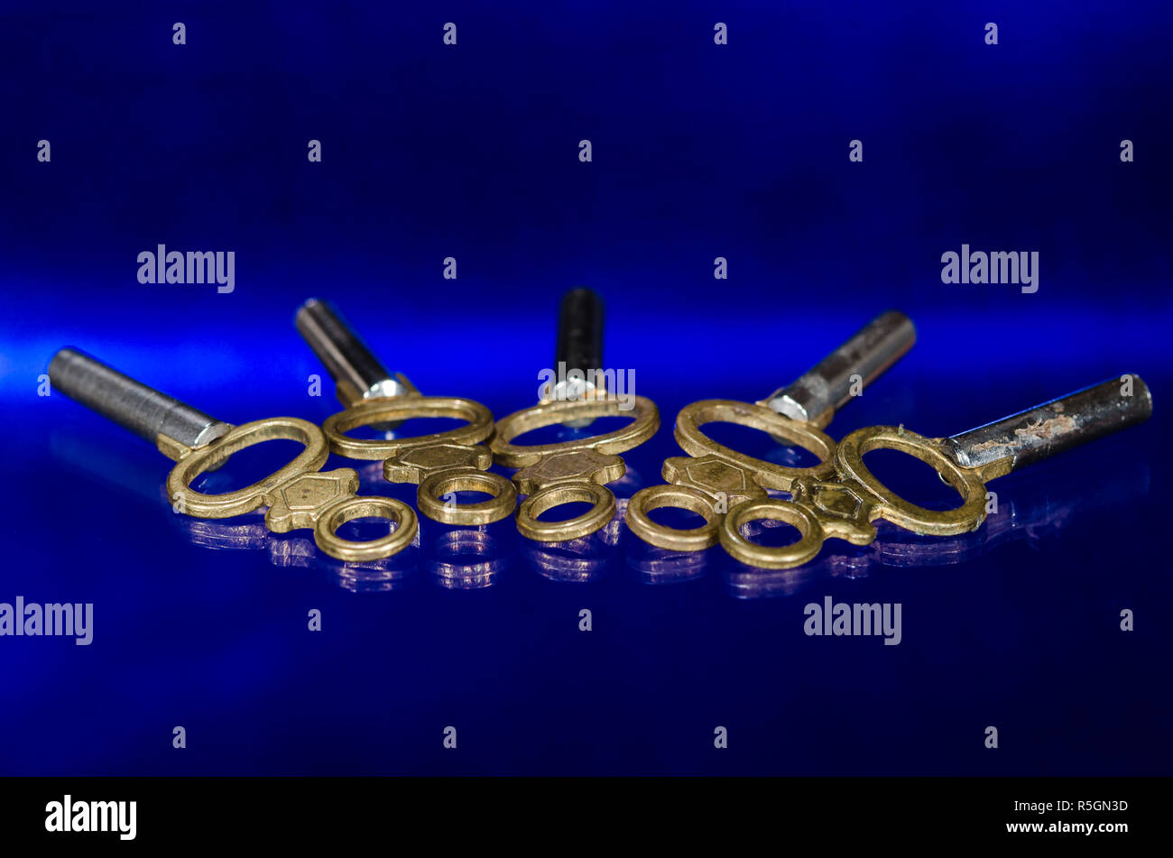 Old pocket watch laying hi-res stock photography and images - Alamy