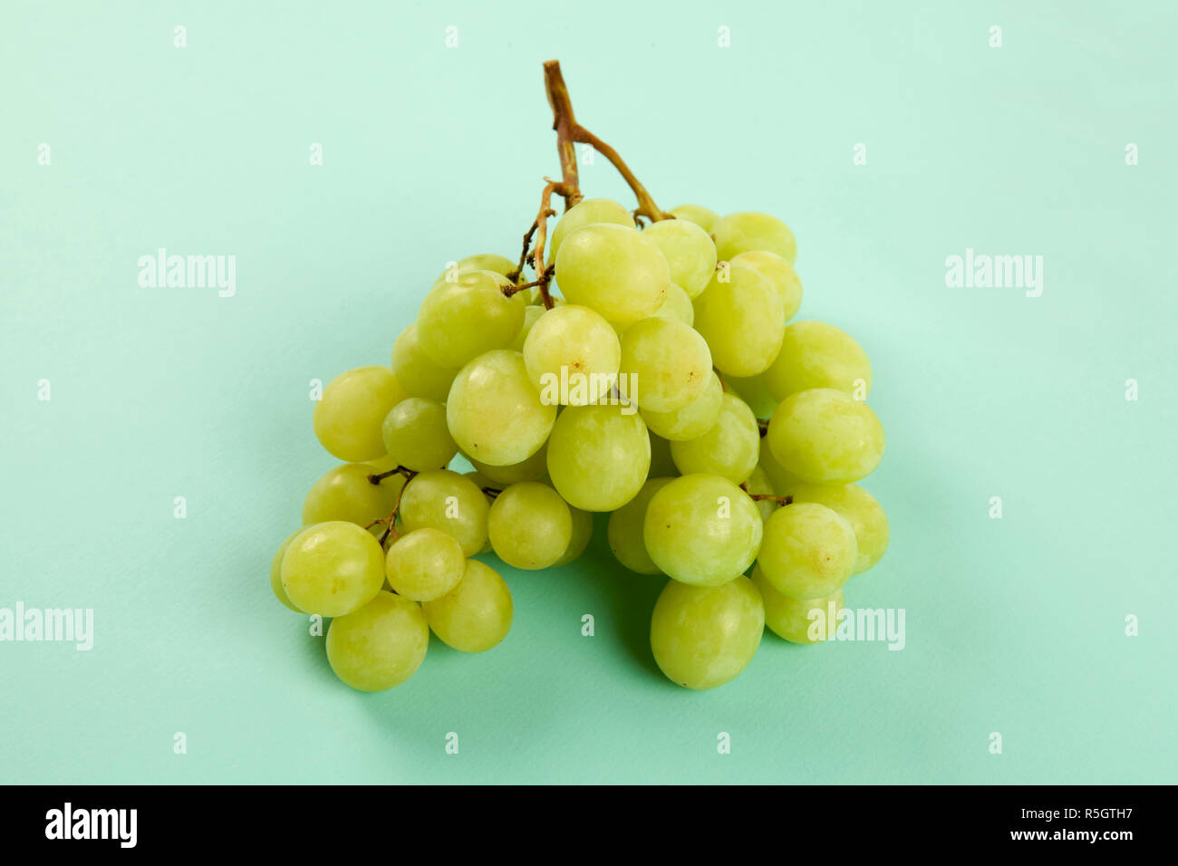 Pop bunch of grapes Stock Photo - Alamy