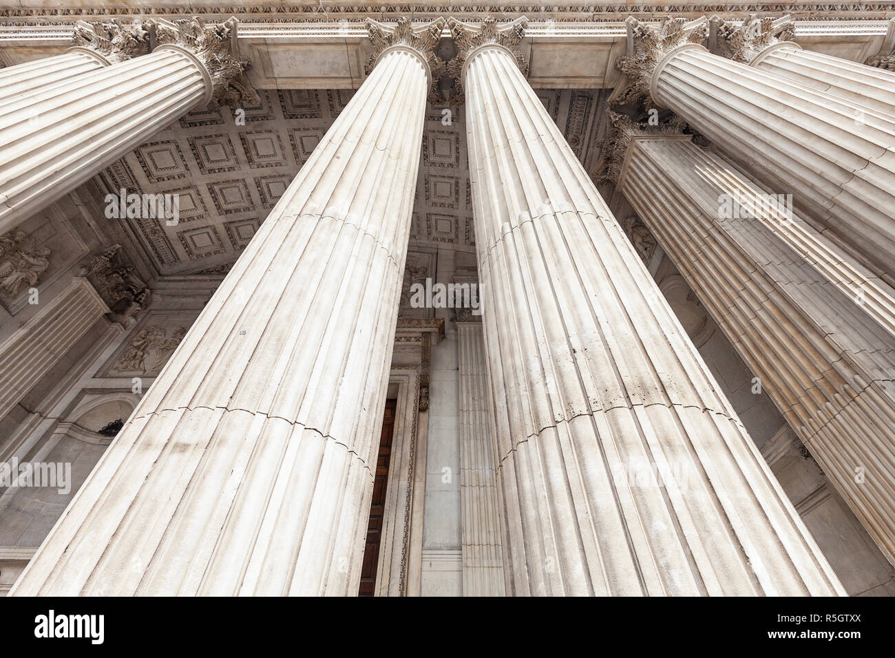Monumental columns of london hi-res stock photography and images - Alamy