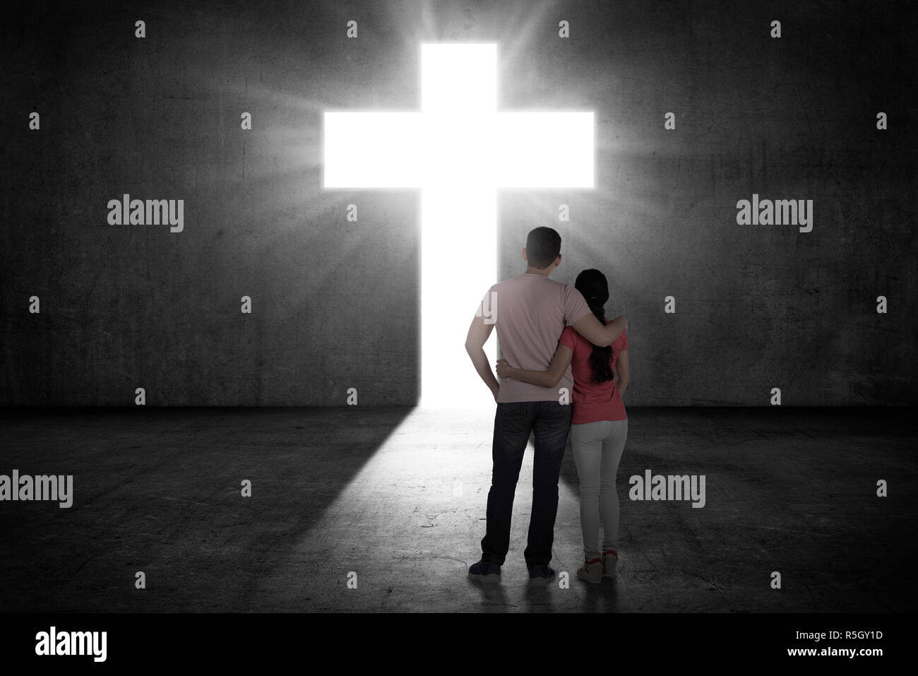 Light shining on holy bible hi-res stock photography and images - Alamy