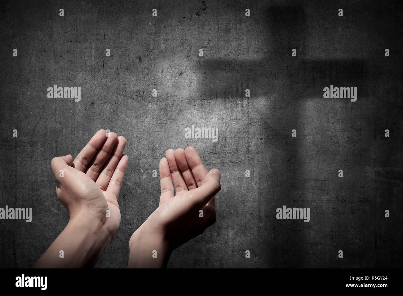 Hand shaddow white wall hi-res stock photography and images - Alamy