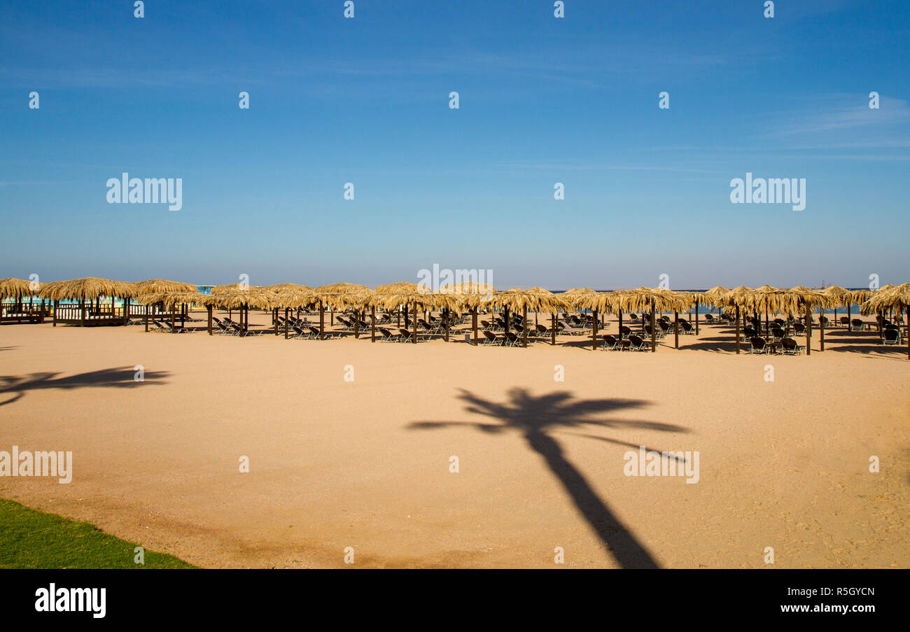 Empty scenery idyllic resort beach hi-res stock photography and images ...