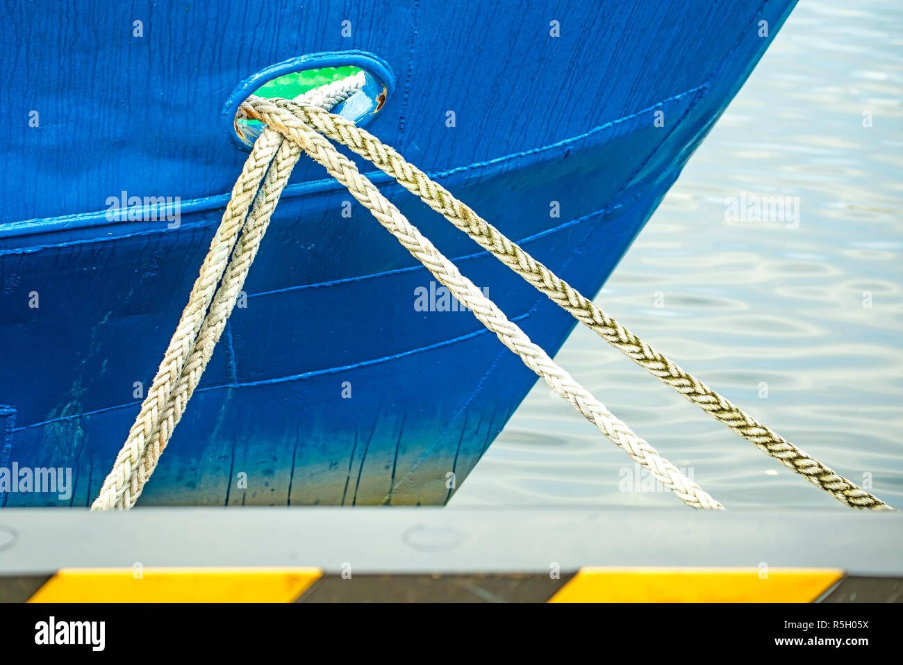 mooring line on a fishing boat Stock Photo - Alamy