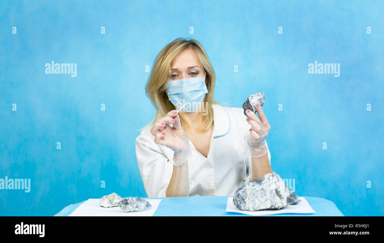 Asbestos gloves hi-res stock photography and images - Alamy