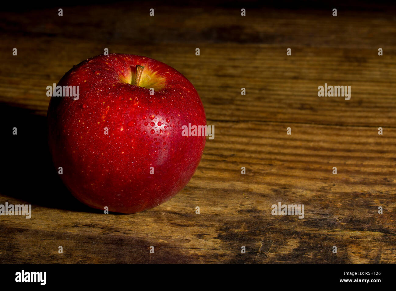 Close up red braeburn apple hi-res stock photography and images - Alamy