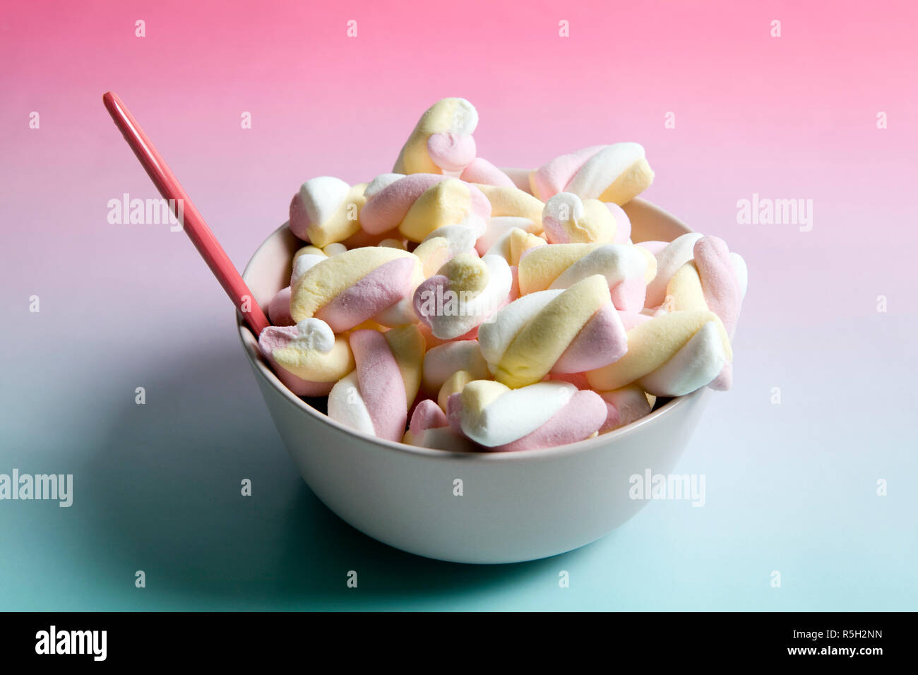 Rainbow marshmallow hi-res stock photography and images - Alamy