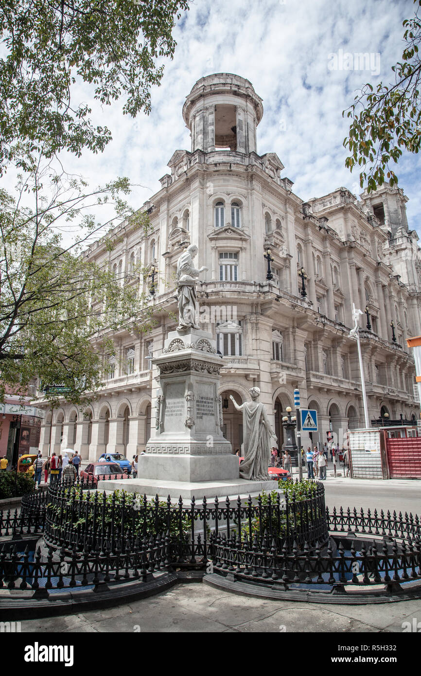 Art Deco Cuban Building Stock Photo - Alamy