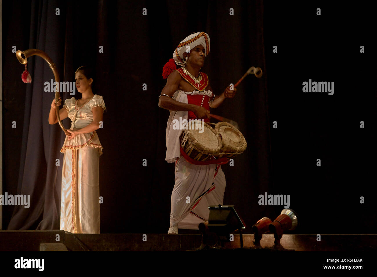 Kandyan drummer hi-res stock photography and images - Alamy