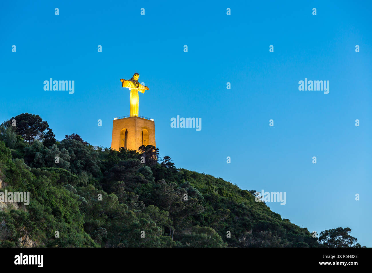 Jesus Christ monument sunset Lisbon Stock Photo - Alamy