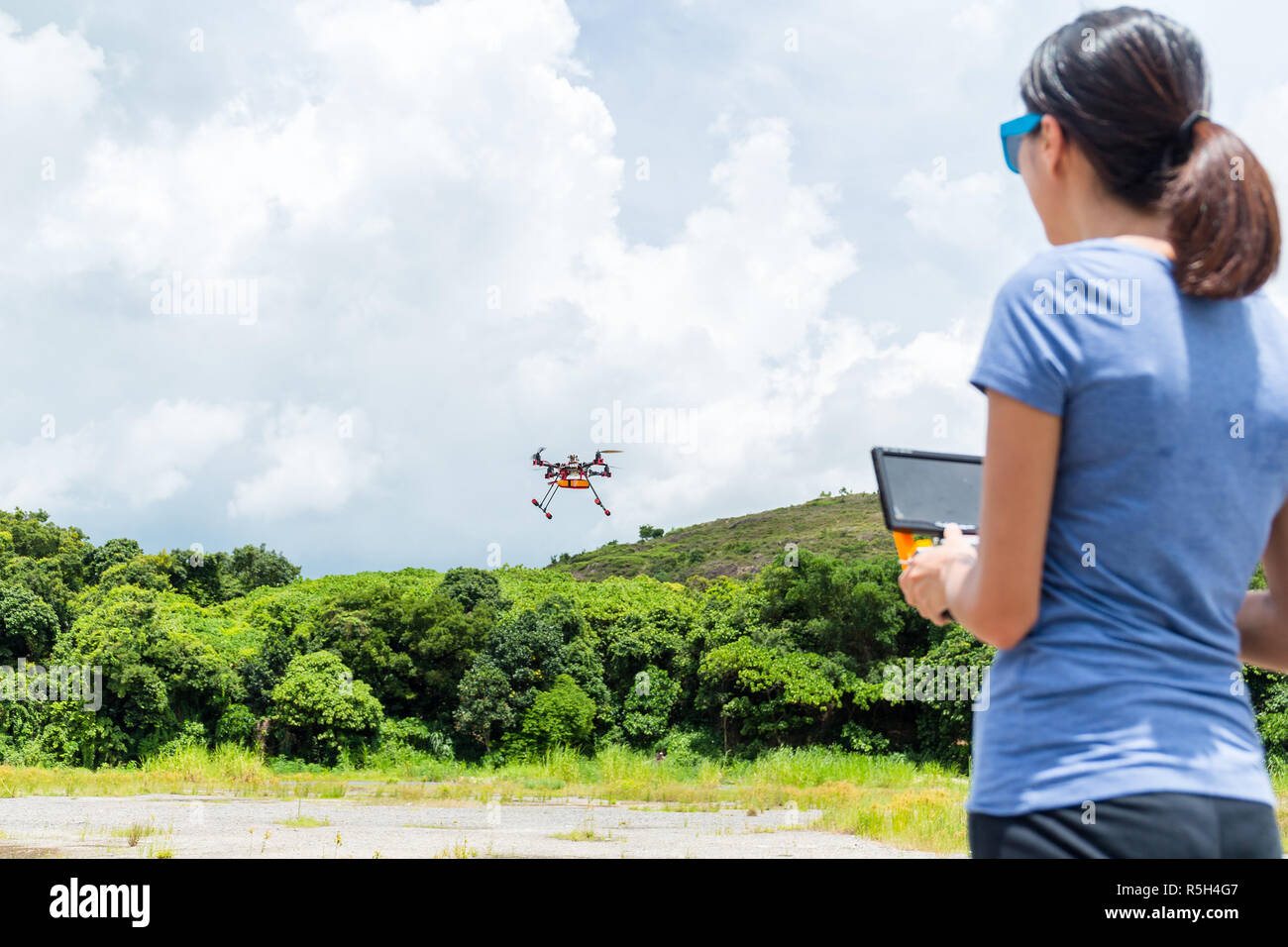 Practice flying drones hi-res stock photography and images - Alamy