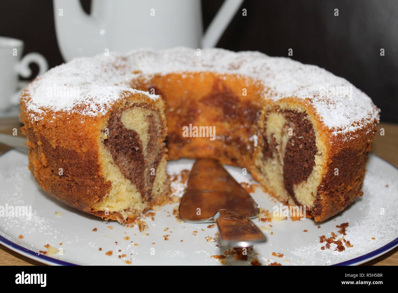 Marmorkuchen hi-res stock photography and images - Alamy