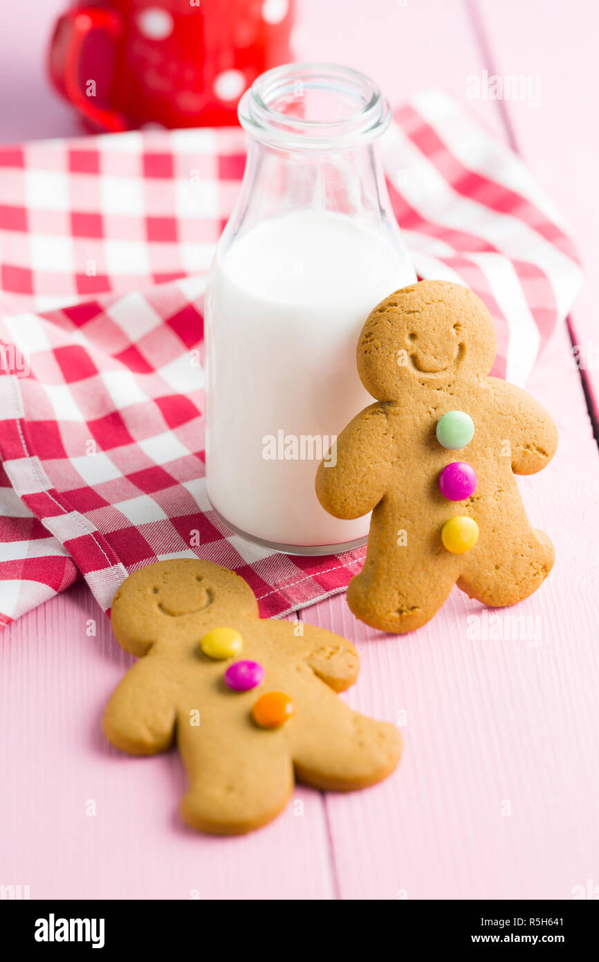 Sweet gingerbread man and milk bottle Stock Photo - Alamy
