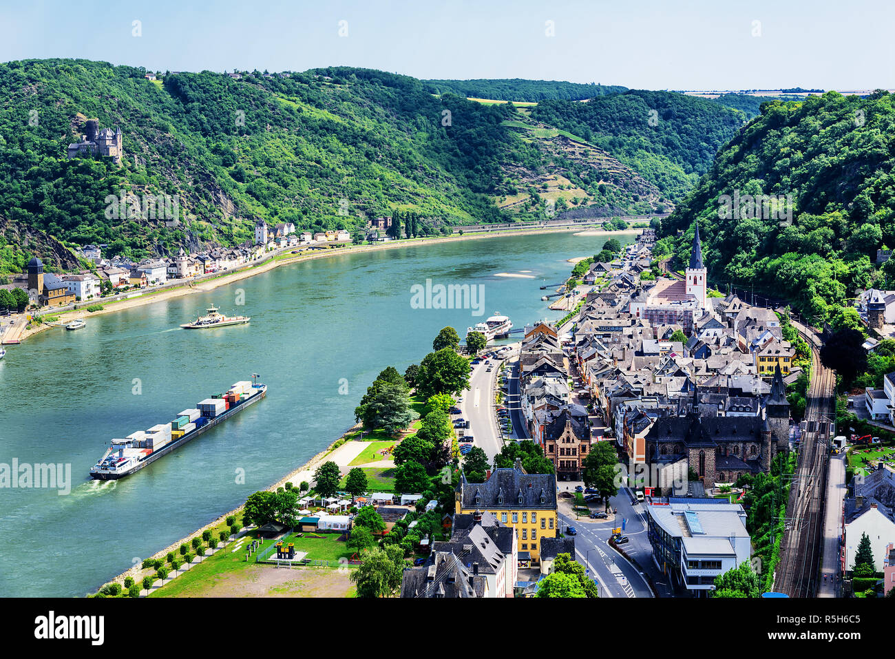 sankt goar rhein sankt goarshausen barge ferry burg katz Stock Photo ...