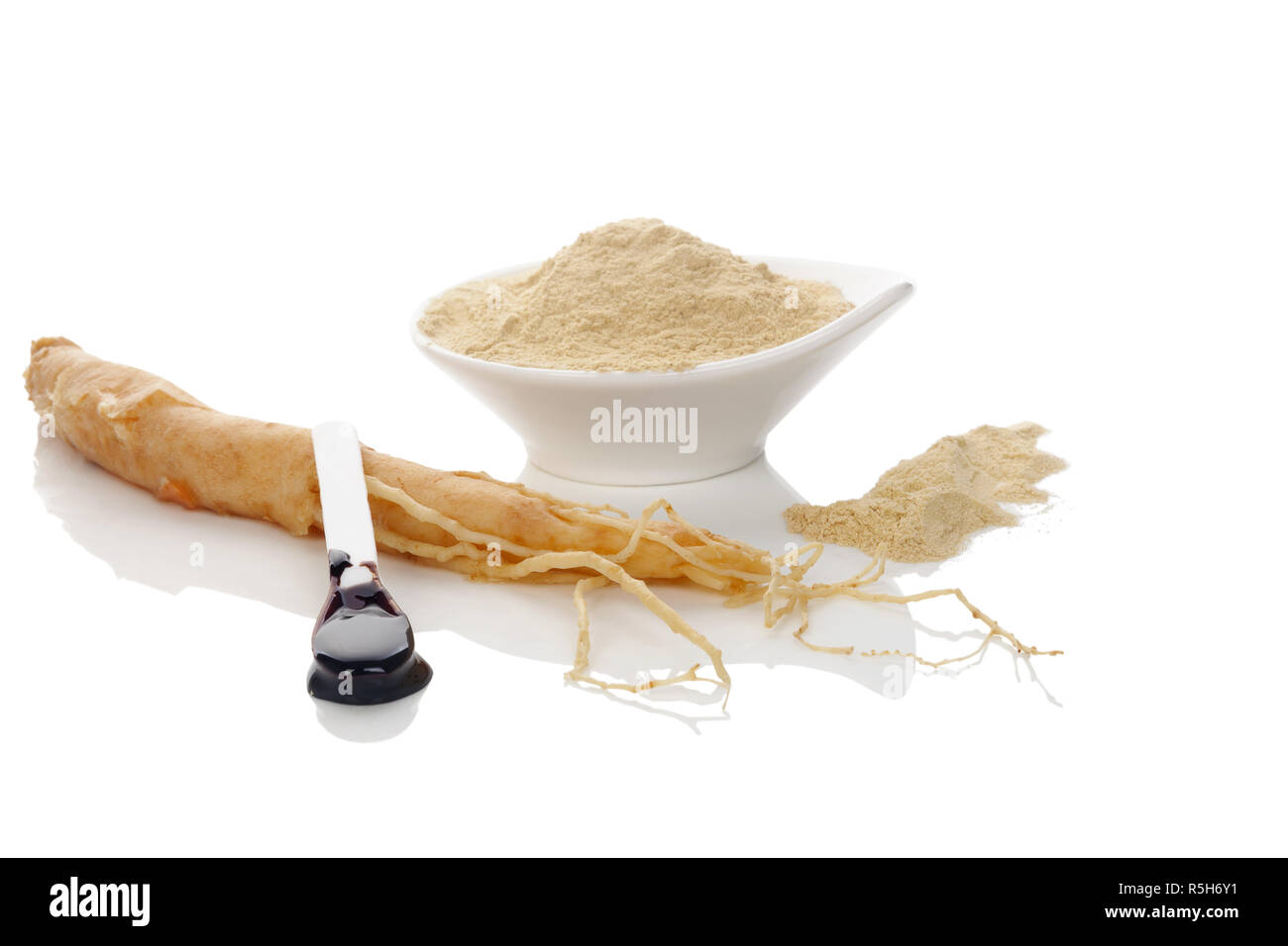 Ginseng powder, extract and ginseng root Stock Photo - Alamy