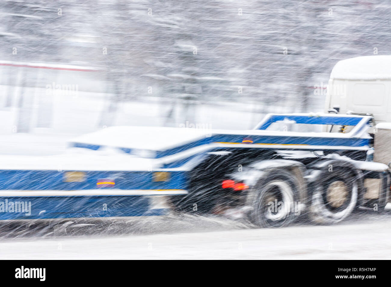 Truck snow blizzard delivery hi-res stock photography and images - Alamy
