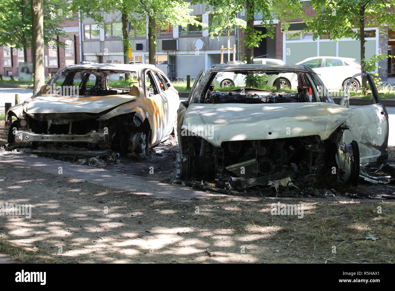 Burned out cars hi-res stock photography and images - Alamy