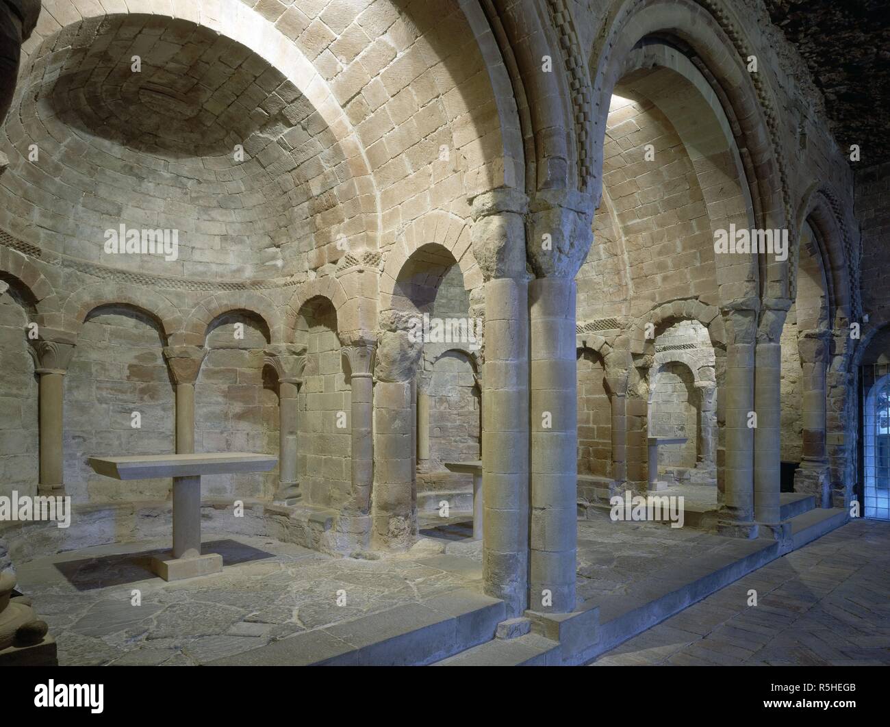DETALLE DE LOS ABSIDES DE LA IGLESIA ALTA O DE SAN JUAN - ARQUITECTURA ...