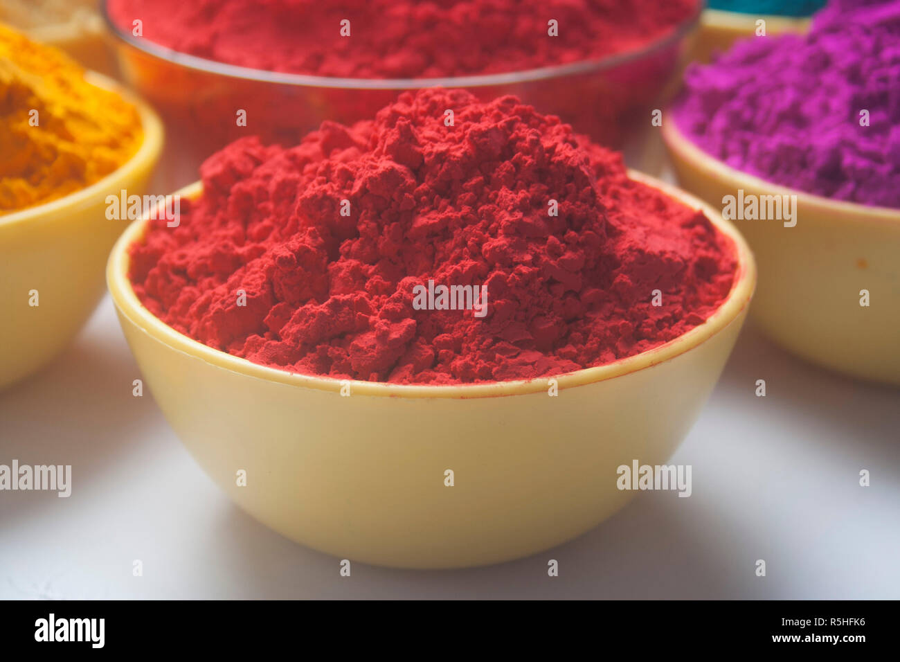 Indian colorful powder, market, India Stock Photo - Alamy