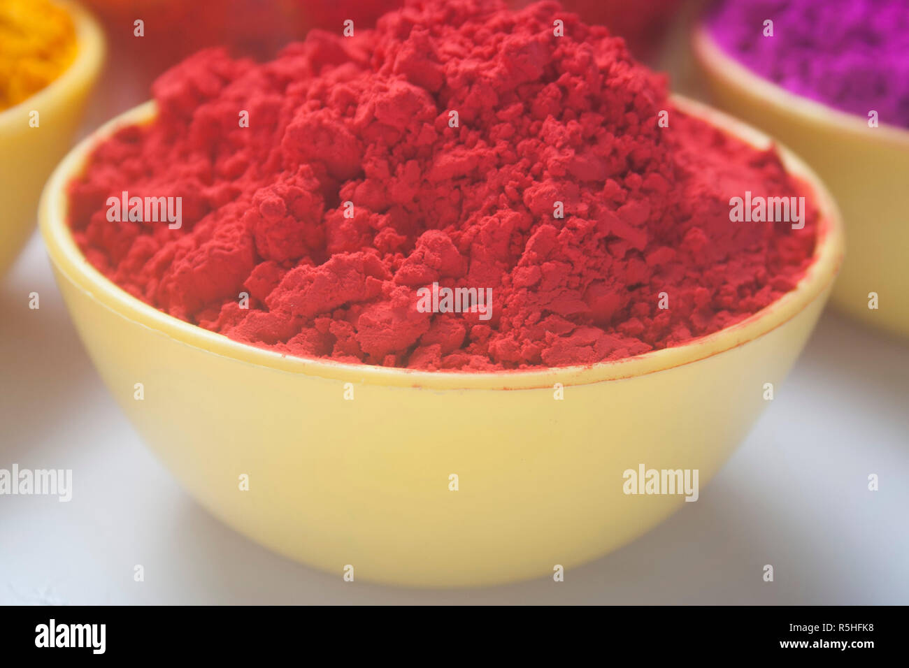 Indian colorful powder, market, India Stock Photo - Alamy