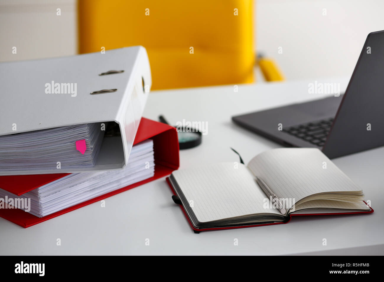 Vacant Office Desk High Resolution Stock Photography and Images - Alamy