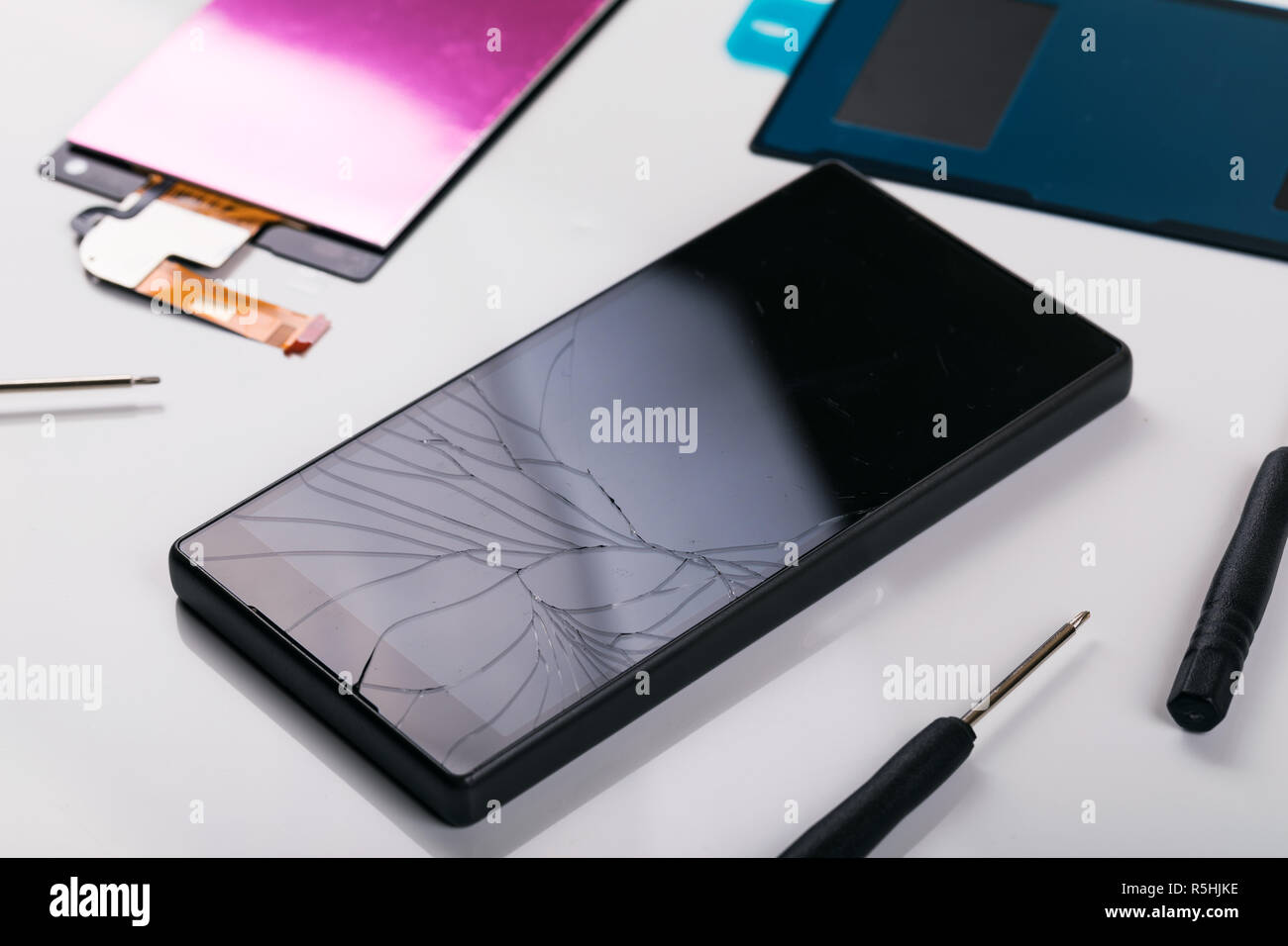 Disassemble smartphone hi-res stock photography and images - Alamy