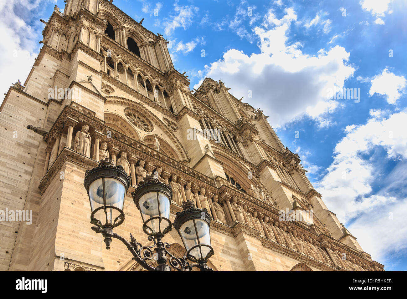 Detail of the architecture of Notre-Dame Cathedral Stock Photo - Alamy