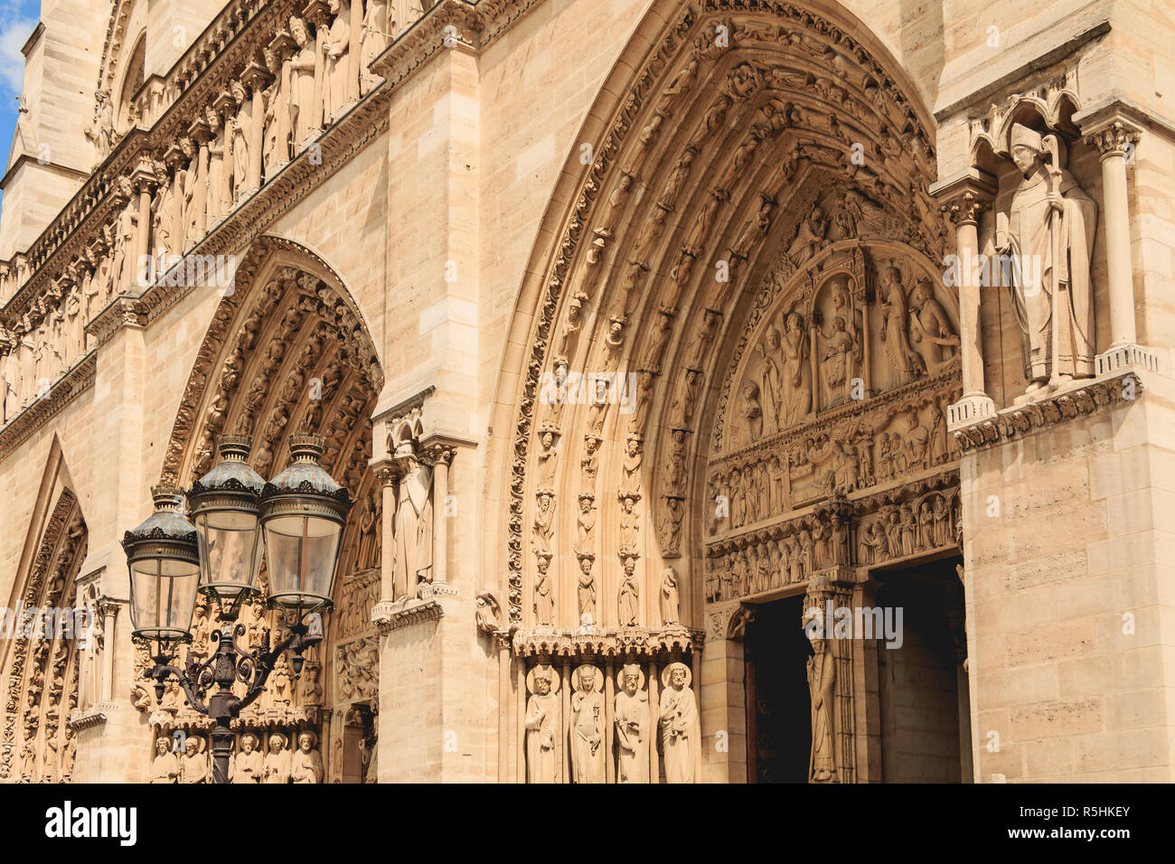 Detail of the architecture of Notre-Dame Cathedral Stock Photo - Alamy