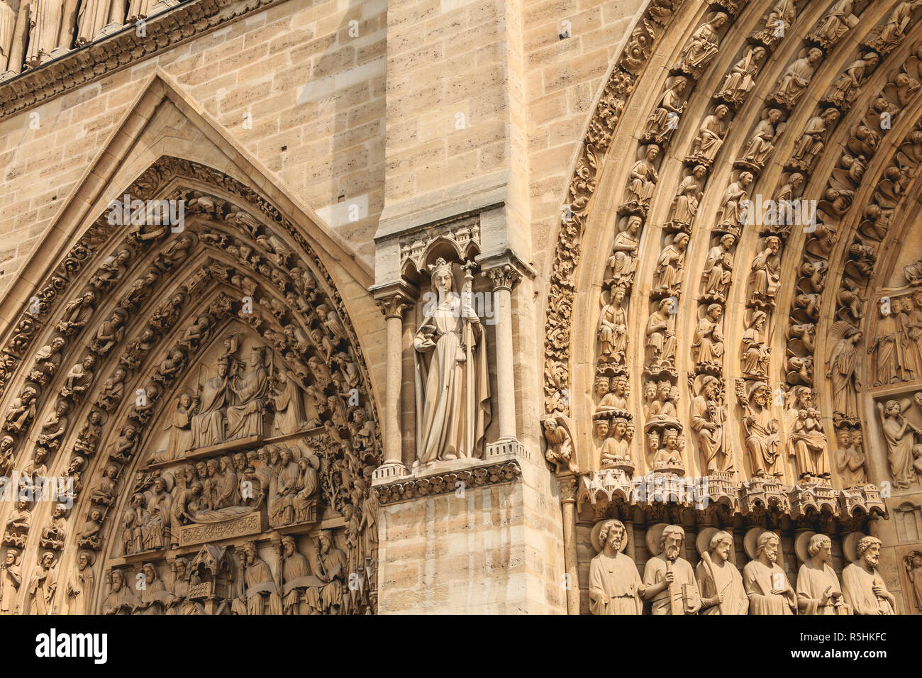 Detail of the architecture of Notre-Dame Cathedral Stock Photo - Alamy
