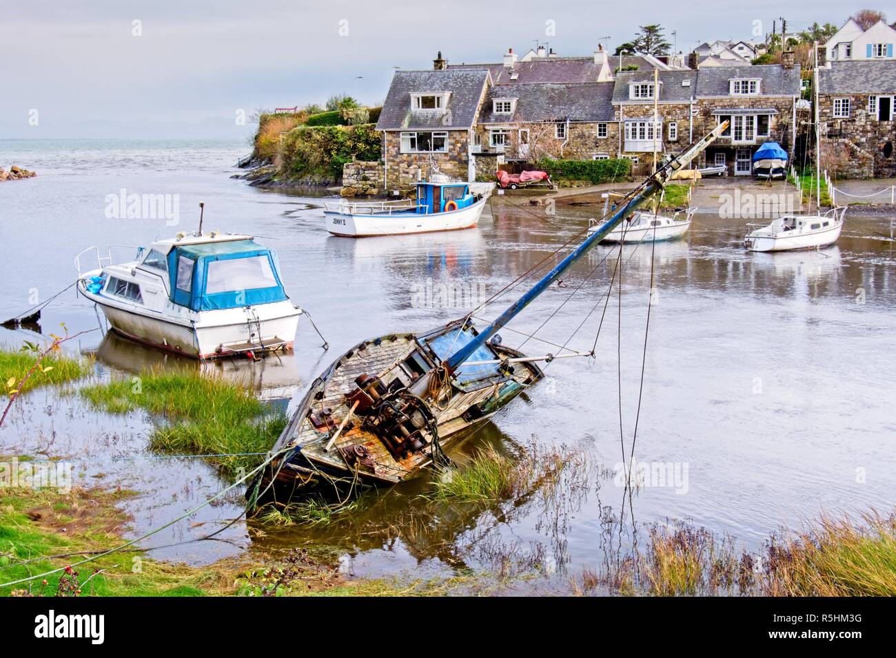 Sinking boat in harbour at Abersoch, Gwynedd, Wales Stock Photo - Alamy