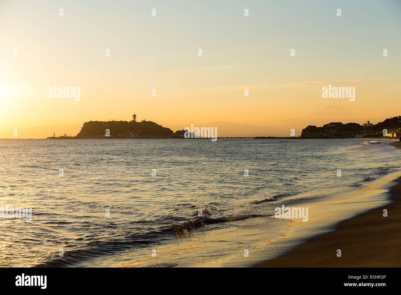Shonan surfing hi-res stock photography and images - Alamy