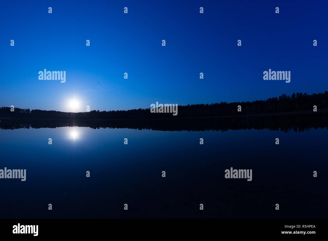 Panoramic picture of starry night sky over the lake Stock Photo - Alamy