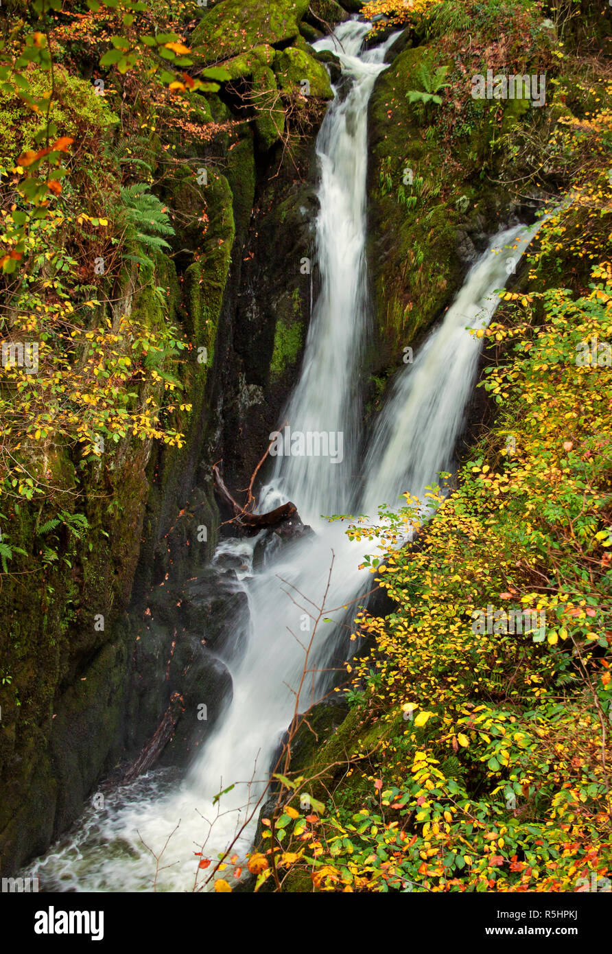 Scale force waterfall lake district hi-res stock photography and images ...