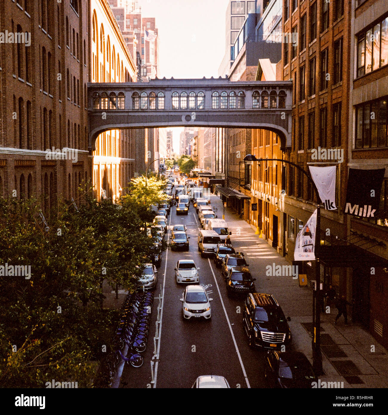 Chelsea market skybridge hi-res stock photography and images - Alamy