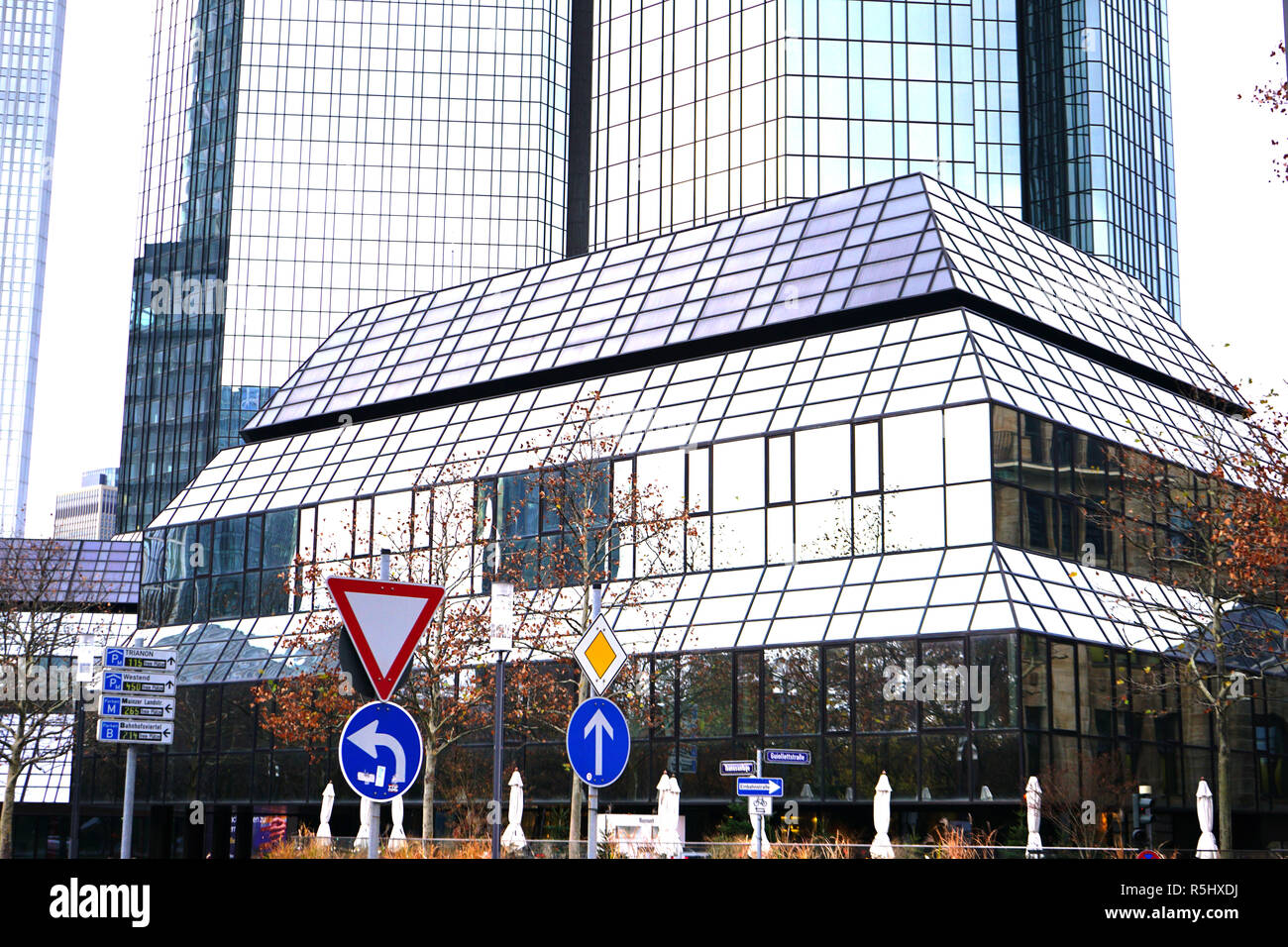 Deutsche Bank Frankfurt Hq High Resolution Stock Photography and Images ...